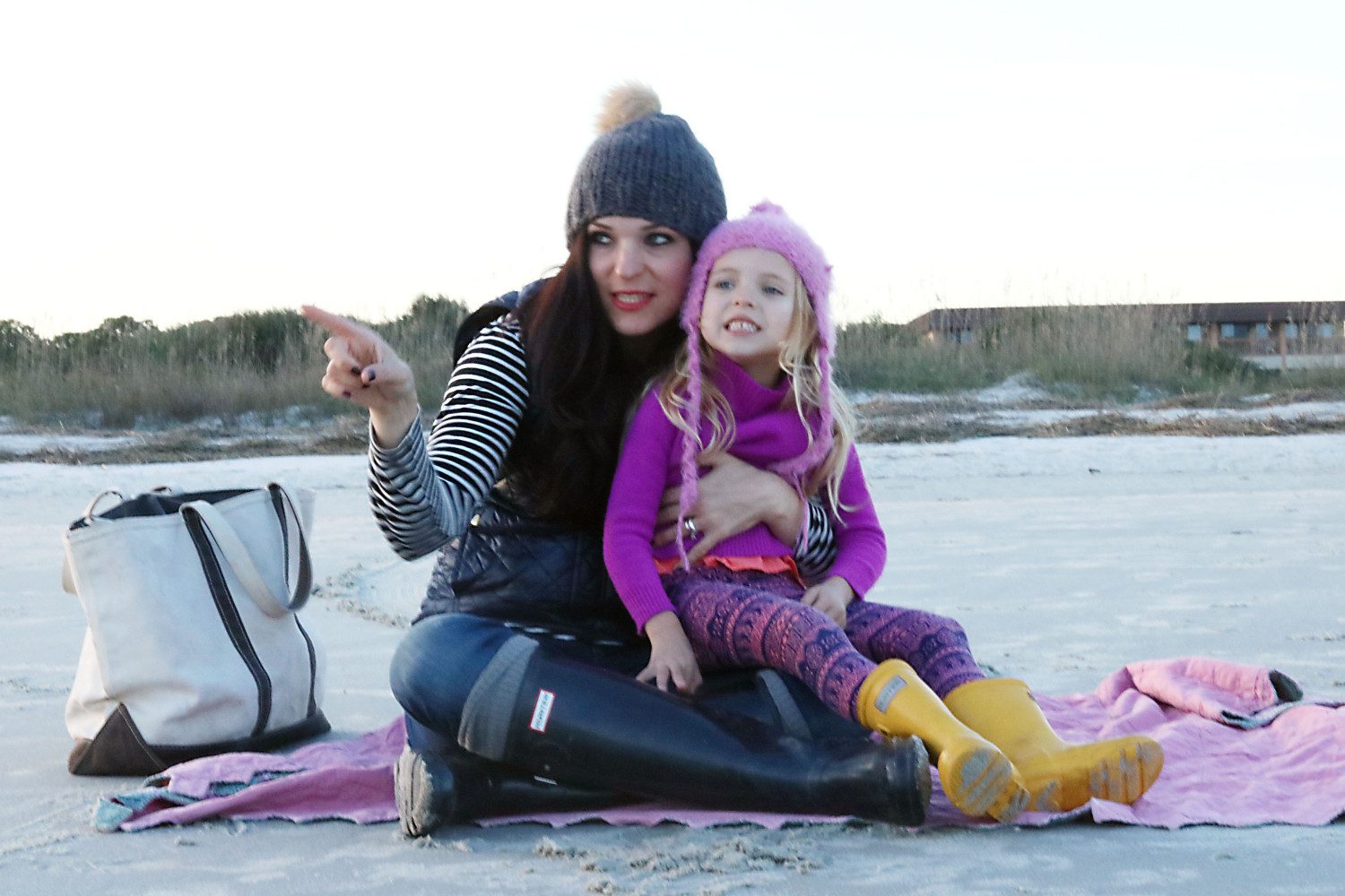 Casual Fall Winter Beach Outfits - Darling Darleen | A Lifestyle Design ...