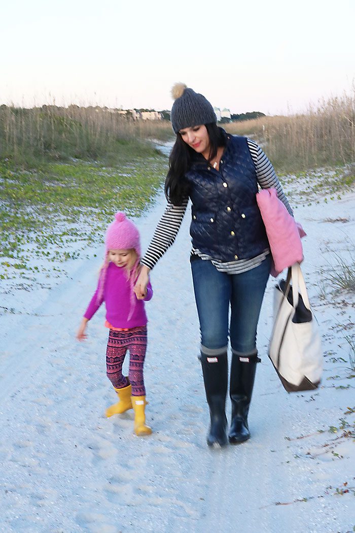 Casual Fall Winter Beach Outfits - Darling Darleen | A Lifestyle Design ...