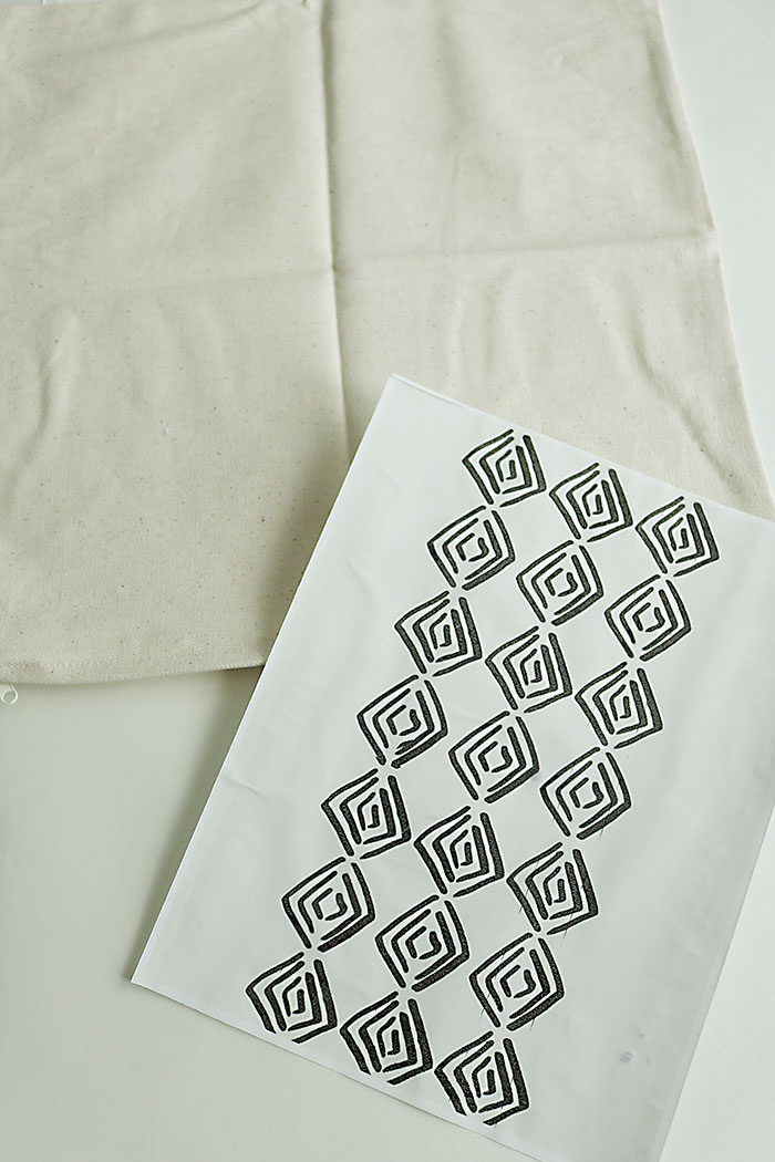 DIY Mud Cloth Pillow Using Freezer Paper - Darling Darleen | A ...