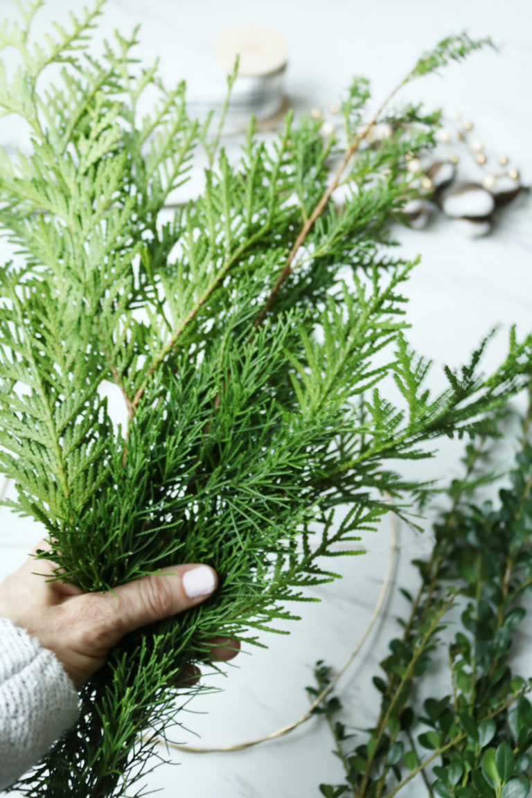Modern Wire Evergreen Wreath - Darling Darleen | A Lifestyle Design Blog
